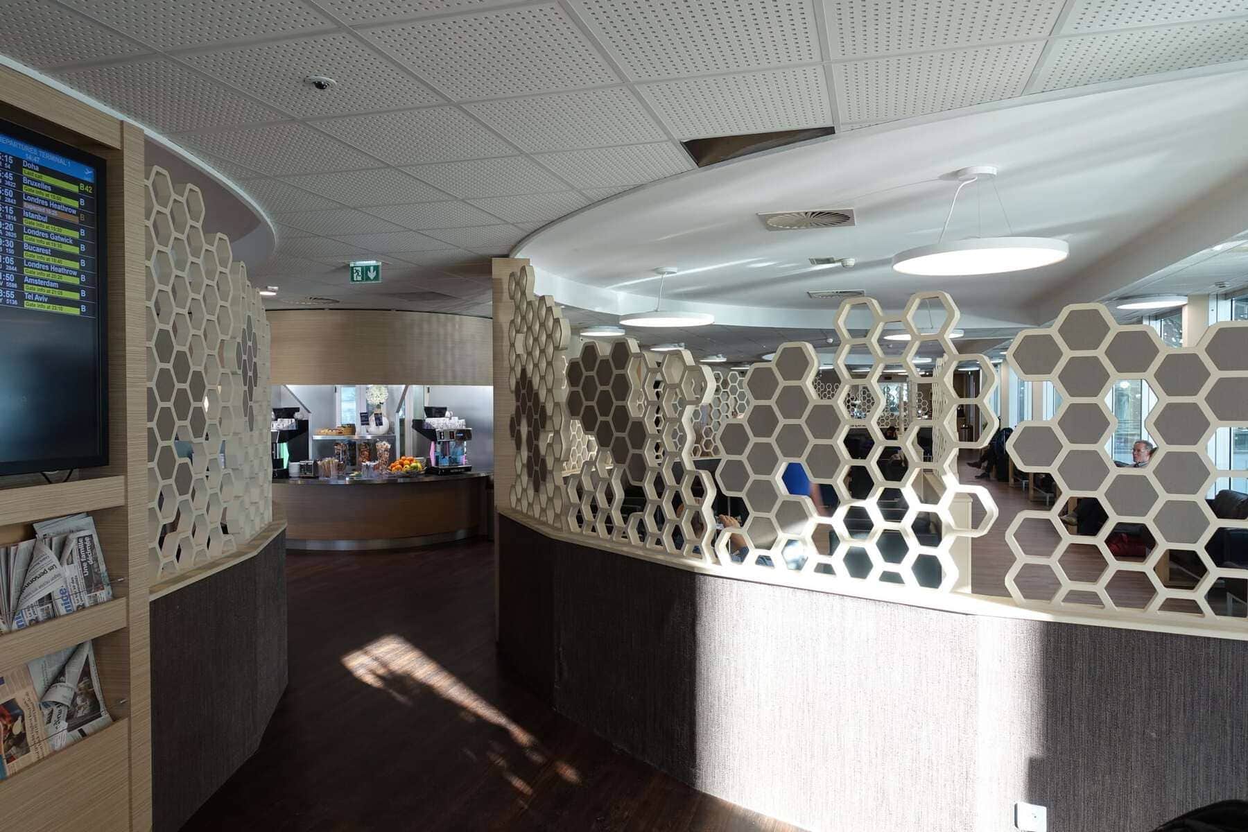 Avis: Salon The Canopy Lounge - Terminal 1 - Nice NCE | Milesopedia