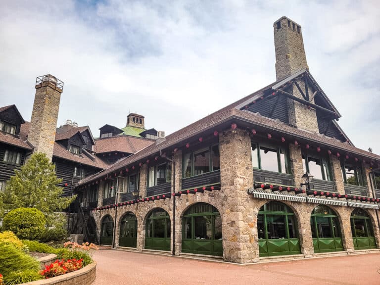 Review : Fairmont Le Château Montebello Hotel | Accor ALL | Milesopedia
