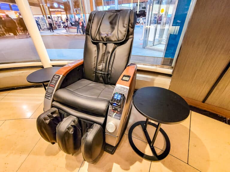 Review : Plaza Premium Lounge (domestic flights), Vancouver ...