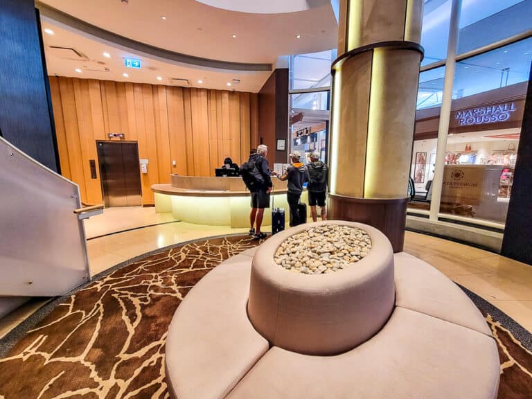 Review : Plaza Premium Lounge (domestic flights), Vancouver International Airport (YVR ...