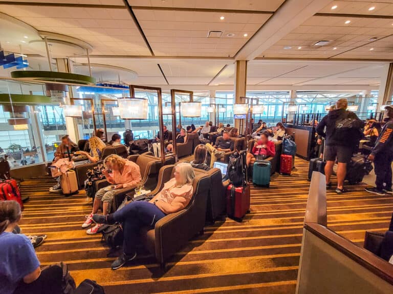 Review : Plaza Premium Lounge (domestic flights), Vancouver International Airport (YVR ...