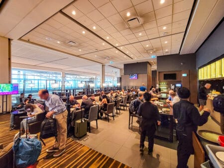 Review : Plaza Premium Lounge (domestic flights), Vancouver International Airport (YVR ...