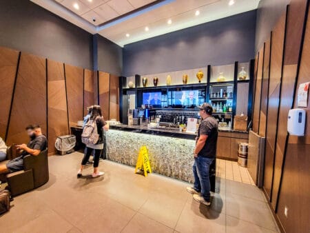 Review : Plaza Premium Lounge (domestic flights), Vancouver International Airport (YVR ...