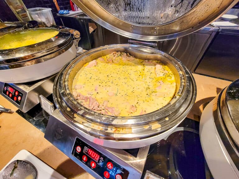 Review : Plaza Premium Lounge (domestic flights), Vancouver ...