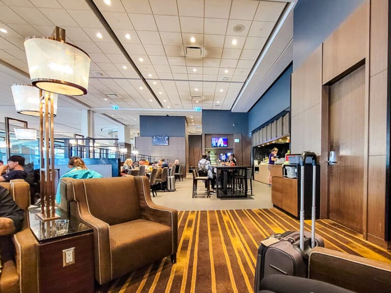 Review : Plaza Premium Lounge (domestic flights), Vancouver International Airport (YVR ...
