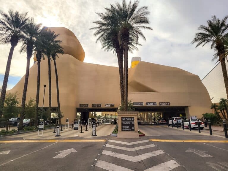Review : Luxor Hotel & Casino, MGM Collection | Marriott Bonvoy ...