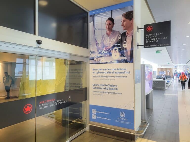 Avis : Salon Banque Nationale à YUL, Aéroport international Montréal ...