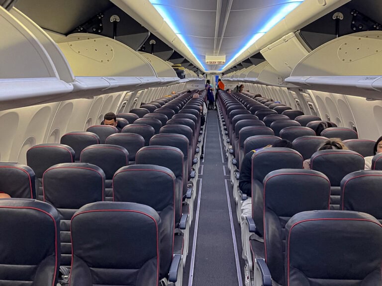 Review : Arajet Boeing 737 Max 8 | Economy Class | YUL-SDQ | Milesopedia